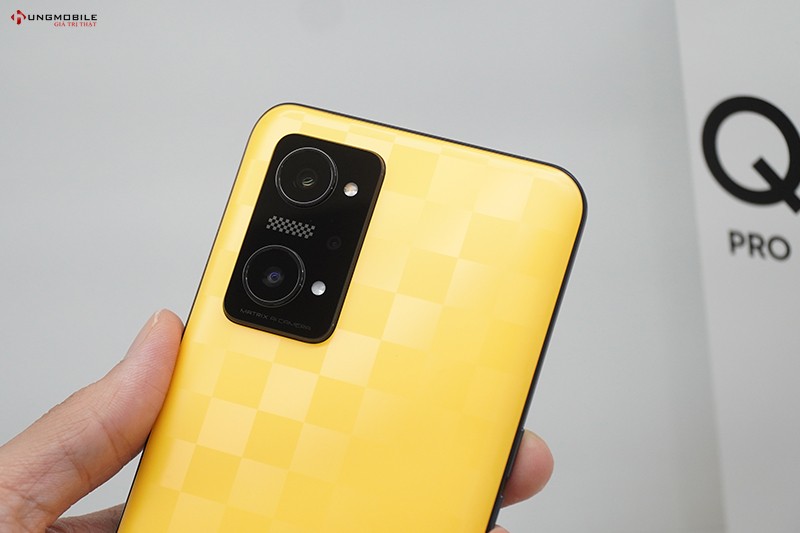 So sánh Redmi Note 12 Pro và Realme Q5 Pro: Không mua thì phí quá?