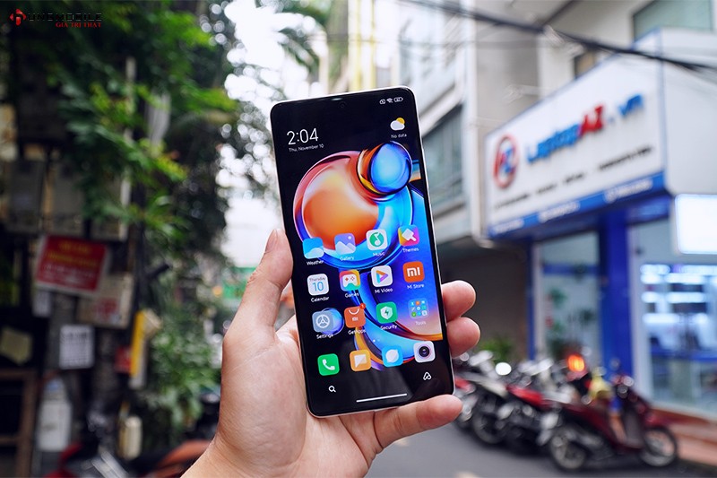 So sánh Redmi Note 12 Pro và Realme Q5 Pro: Không mua thì phí quá?