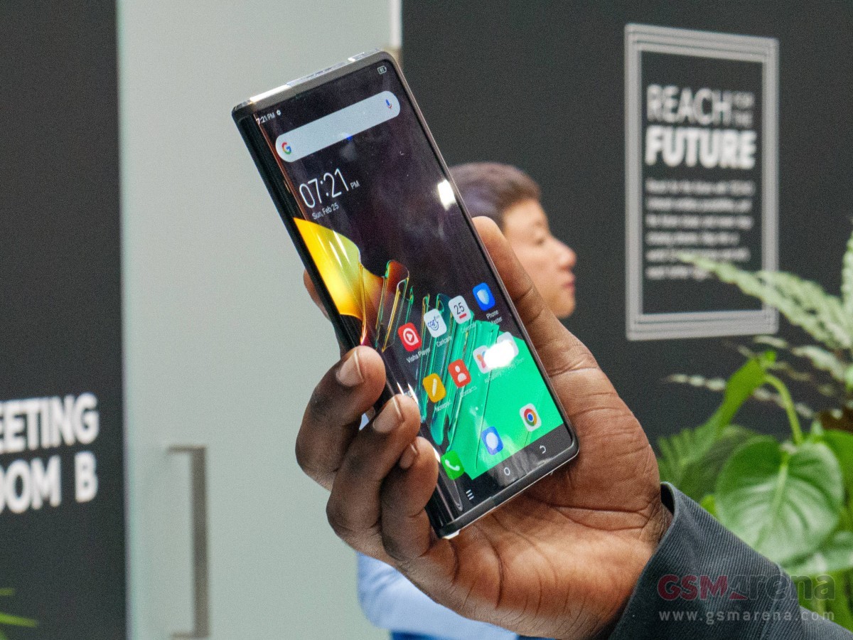Tecno giới thiệu mẫu điện thoại cuộn có tên gọi là Phantom Ultimate