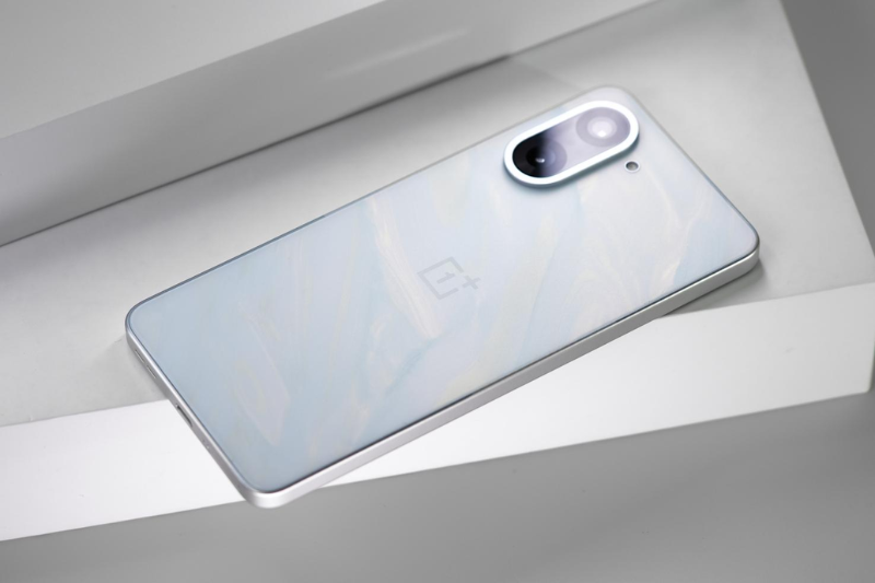 Mở hộp và trên tay OnePlus Ace 5 Racing: Chiếc máy pin trâu, chip khủng ...